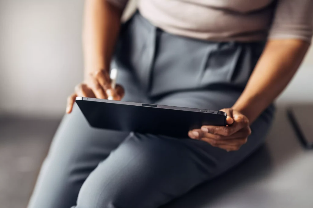 Why SMEs and enterprises should embrace payroll outsourcing | Deel ...